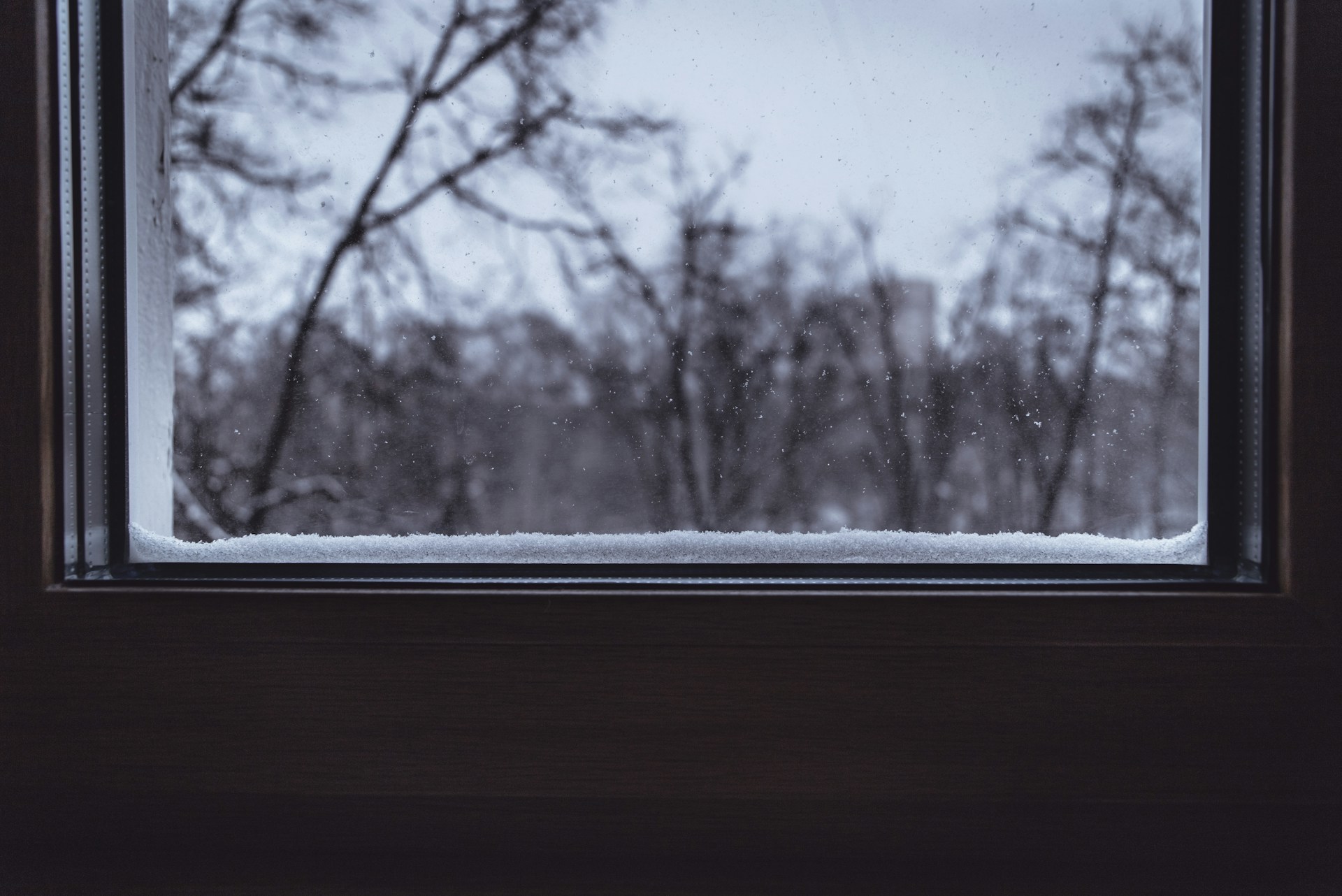 How Cold Snaps Impact Home Window Comfort and Seals